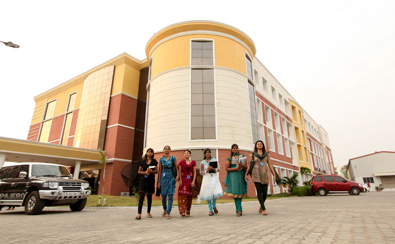 Vels University Photos For Campus, Lab, Classroom, Library, Playground ...